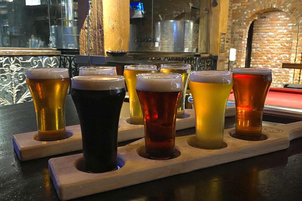 The Best Happy Hours in Yaletown (An Honest Guide!) – Vancouver Tips